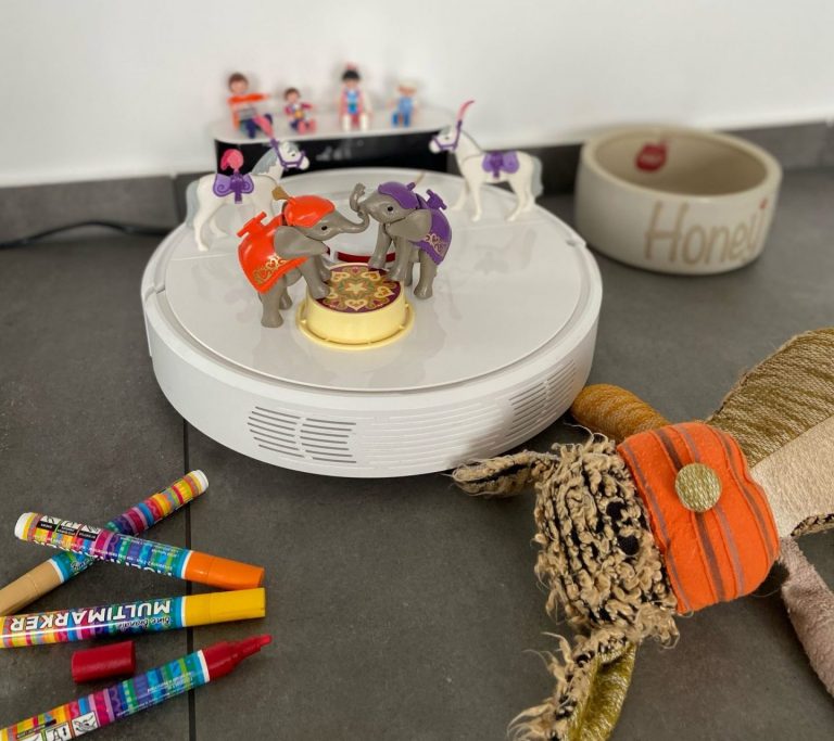 ROBiBOX – Die Garage für den Roboter